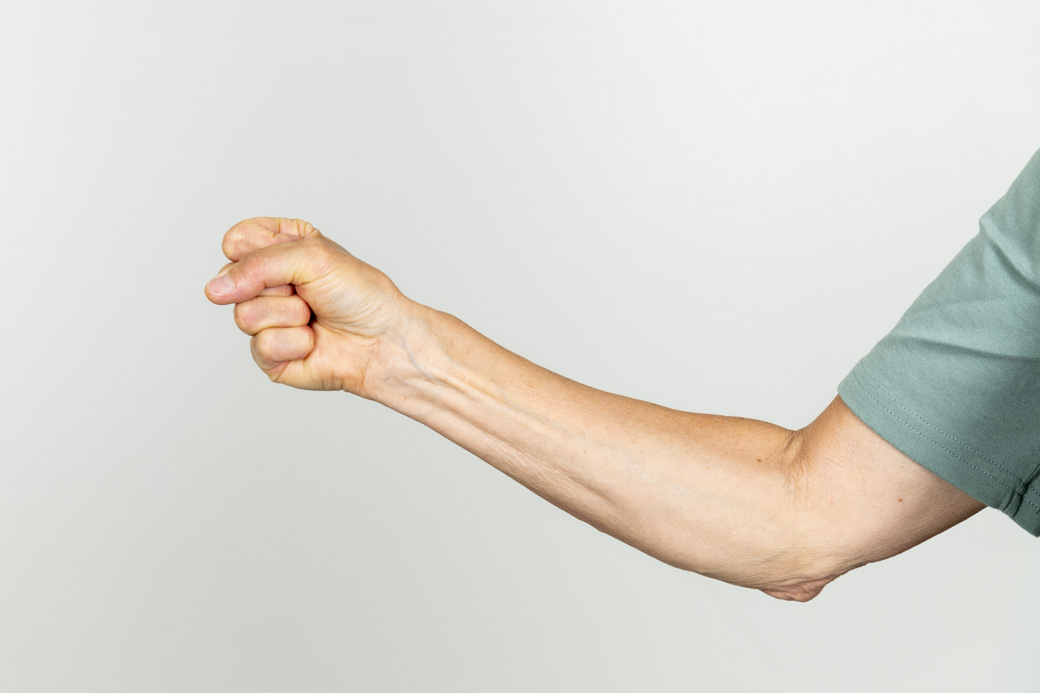 Genoptræning efter brud på overarmen - Program 1: Øvelser for hånd og albue | Regionshospitalet ...